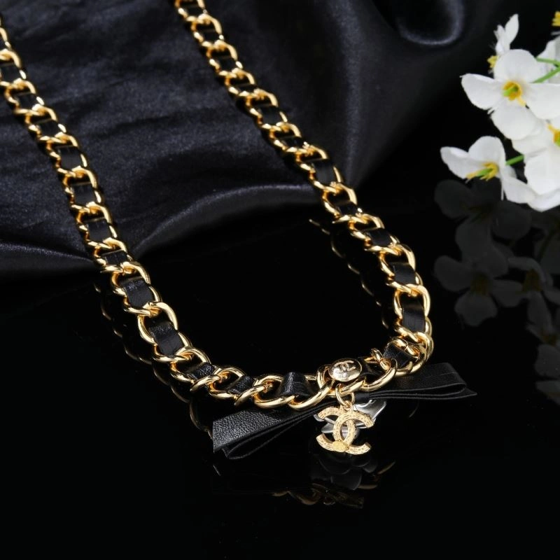 Top match Chanel Necklaces