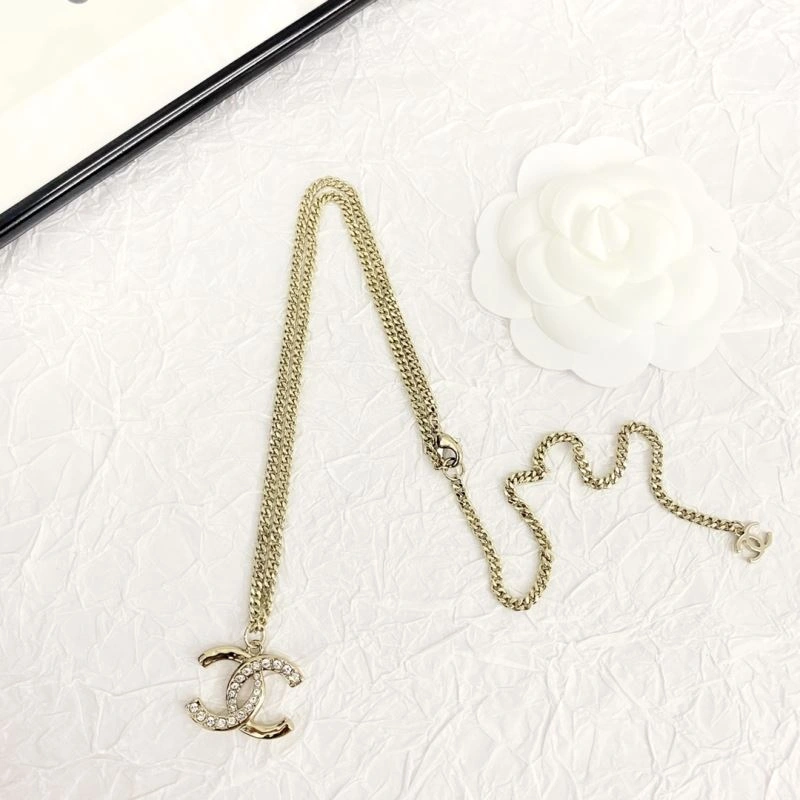 Top mirror Chanel Necklaces