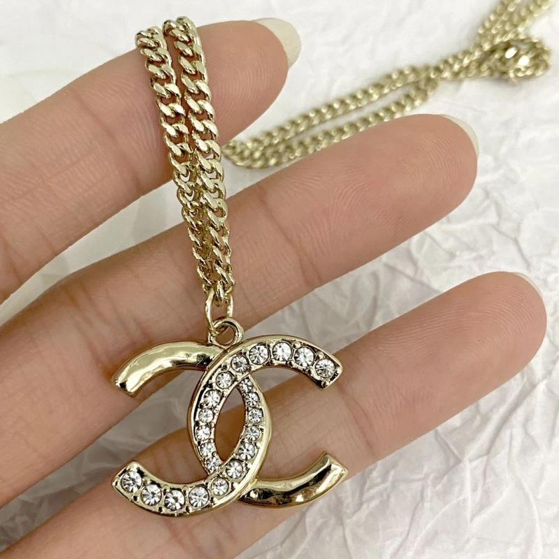 Top mirror Chanel Necklaces
