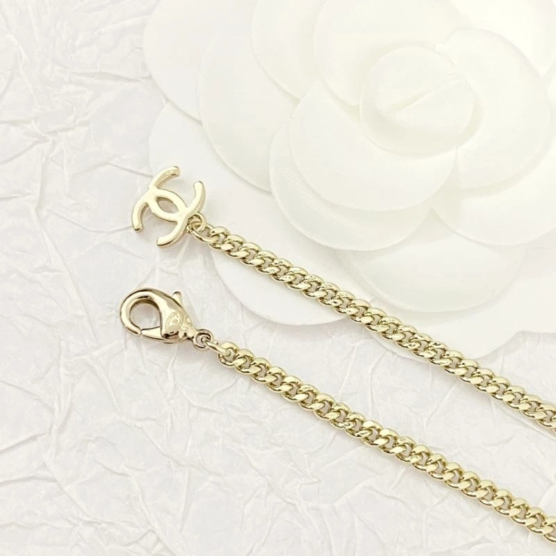 Top mirror Chanel Necklaces