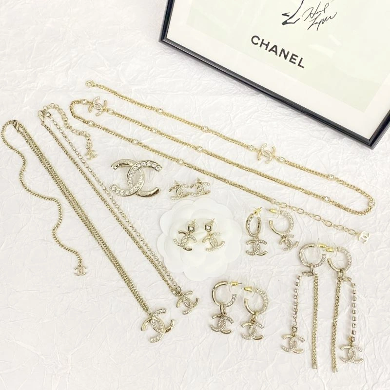 Top mirror Chanel Necklaces