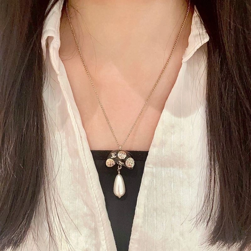 Indistinguishable Chanel Necklaces