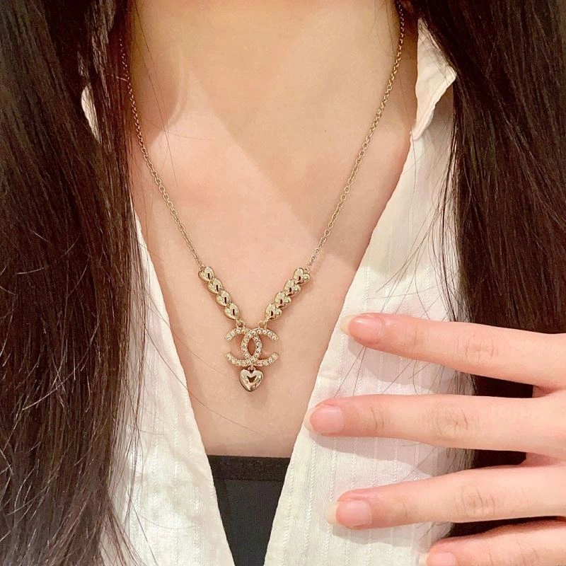 Top match Chanel Necklaces