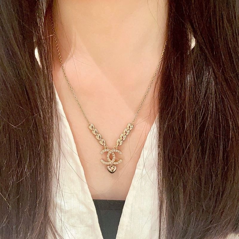 Top match Chanel Necklaces