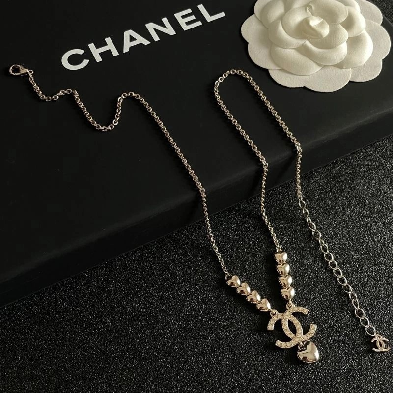 Top match Chanel Necklaces