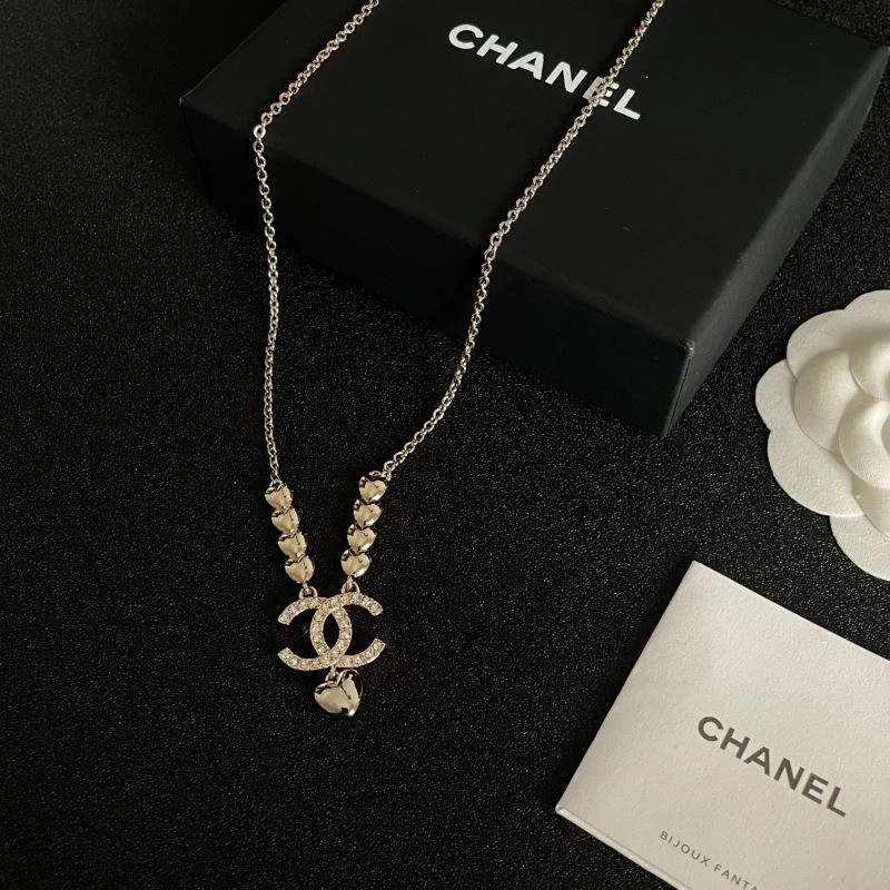 Top match Chanel Necklaces
