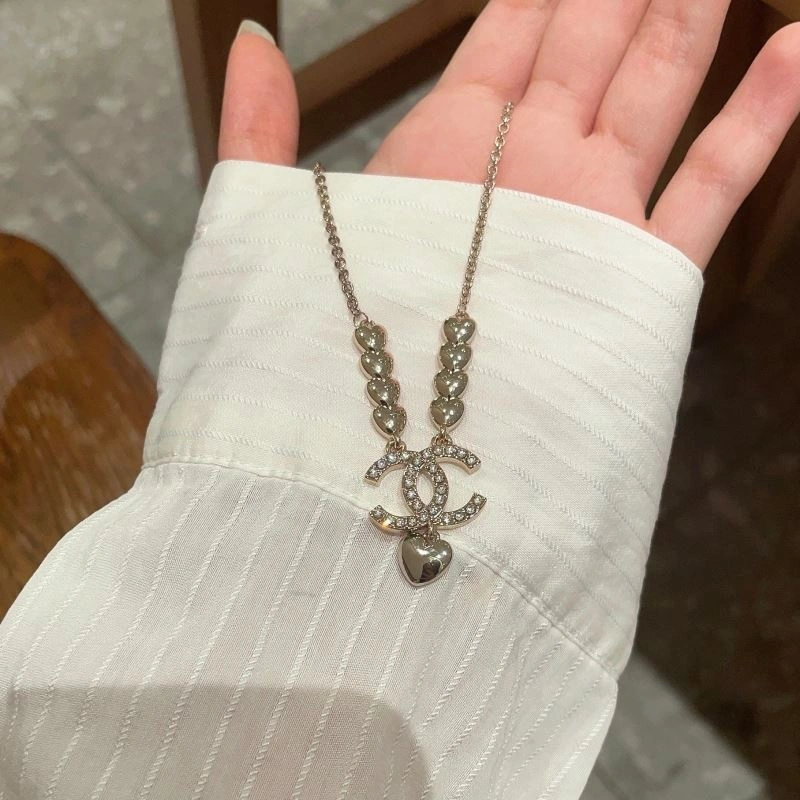Top match Chanel Necklaces
