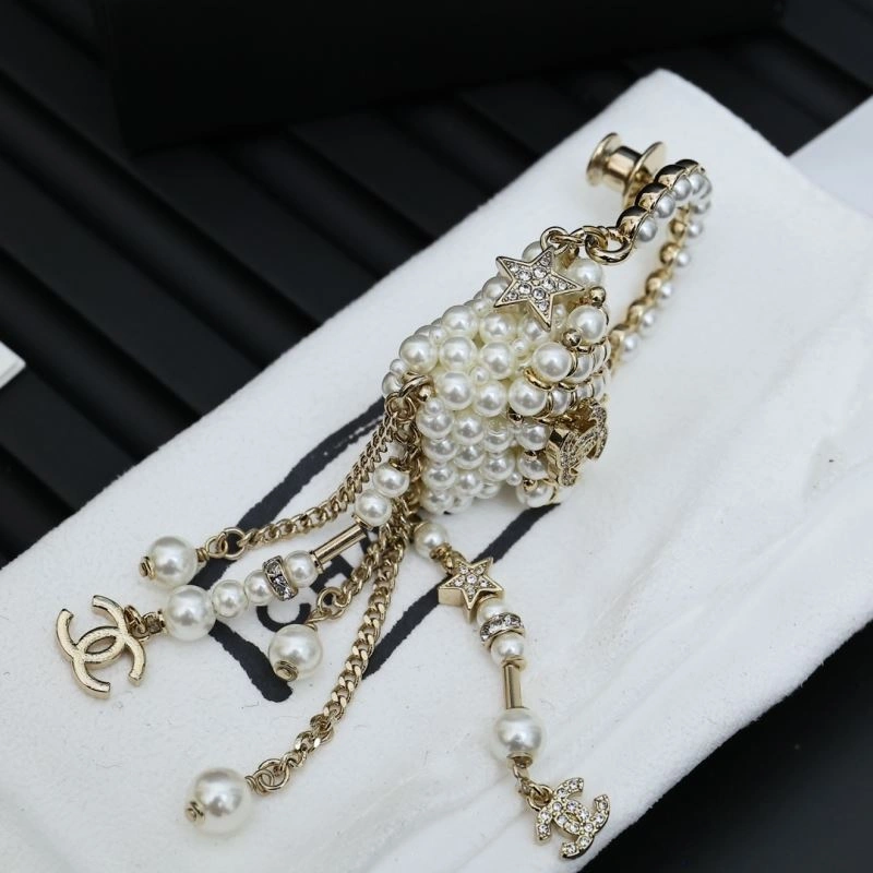 Brand-authenticated Chanel Necklaces