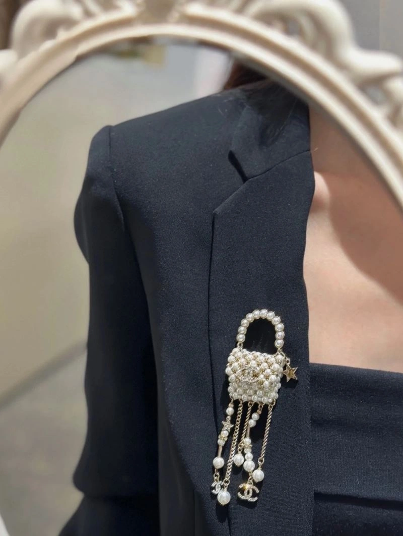 Brand-authenticated Chanel Necklaces