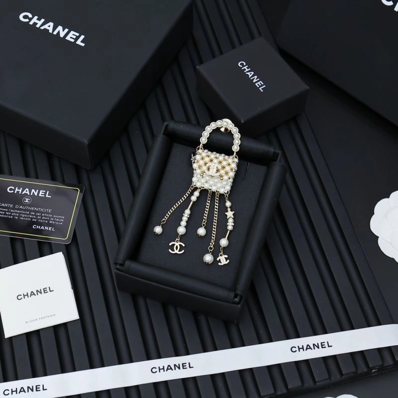 Brand-authenticated Chanel Necklaces