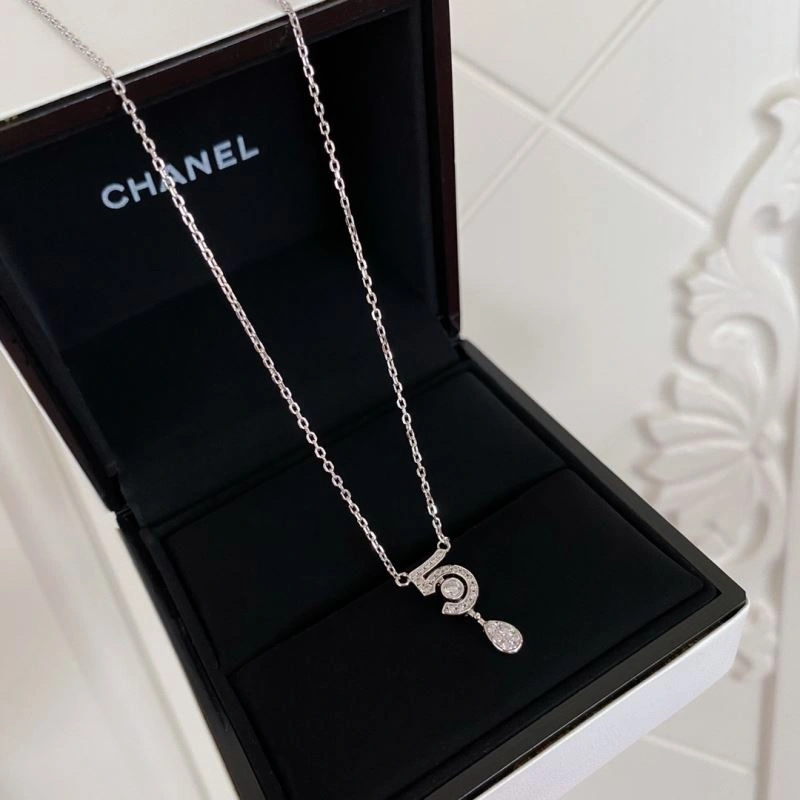 Accurate model Chanel Necklaces