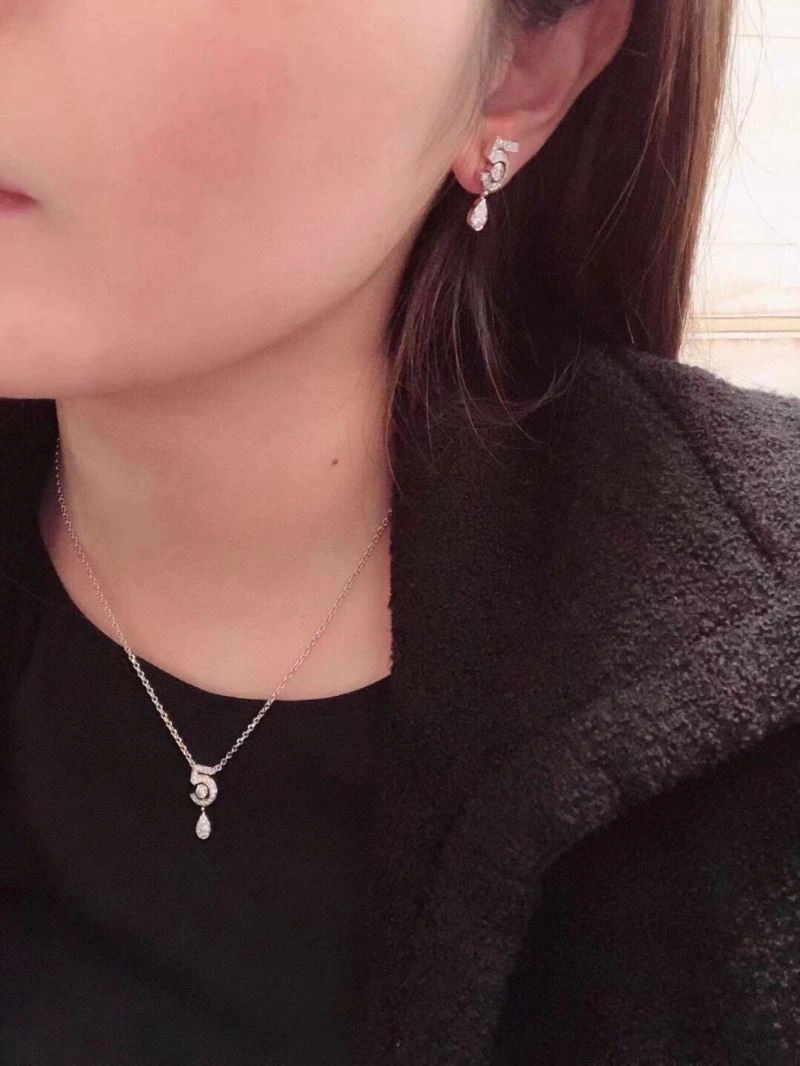 Accurate model Chanel Necklaces