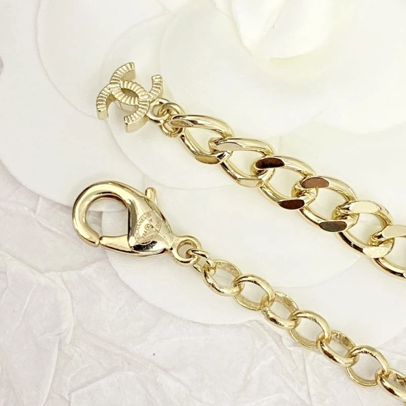 Top mirror Chanel Necklaces