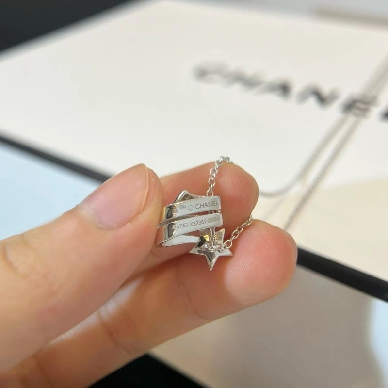 Top match Chanel Necklaces