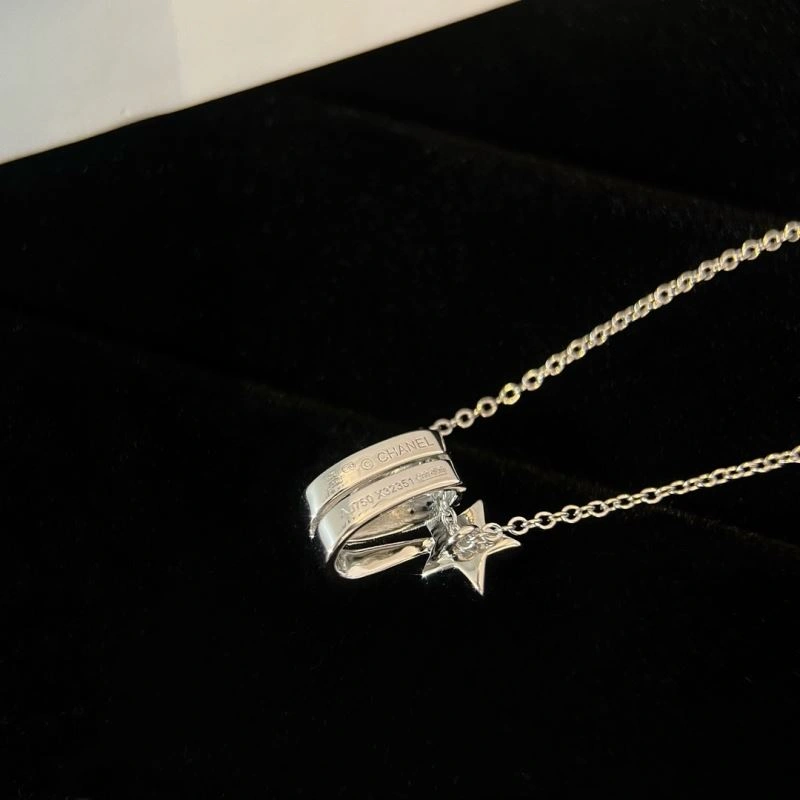 Top match Chanel Necklaces