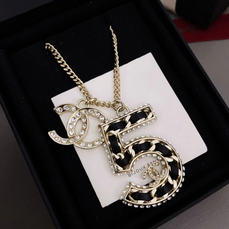 Top mirror Chanel Necklaces