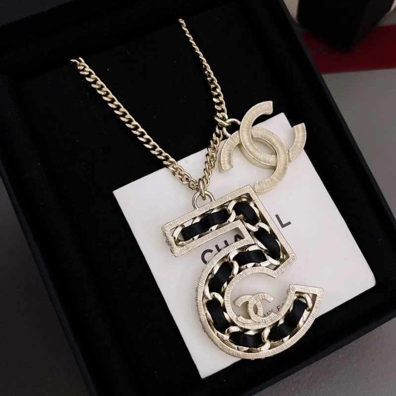Top mirror Chanel Necklaces
