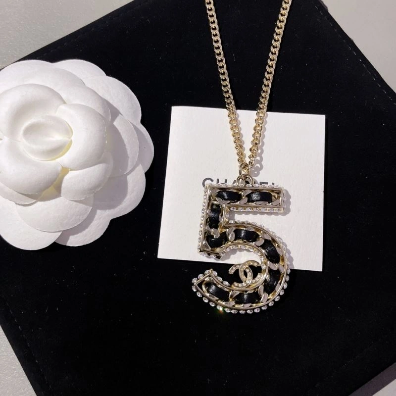 Top mirror Chanel Necklaces