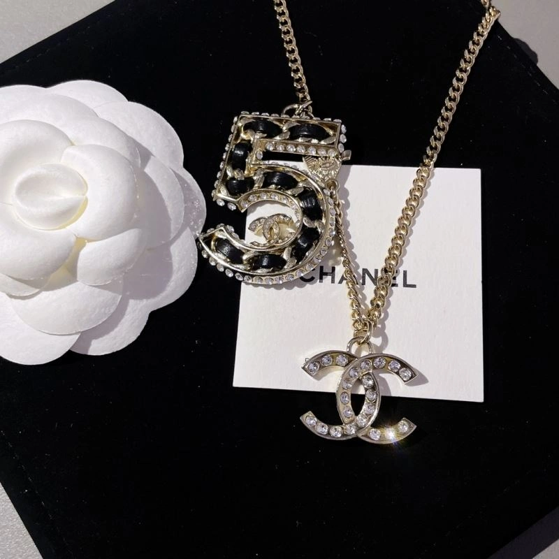 Top mirror Chanel Necklaces