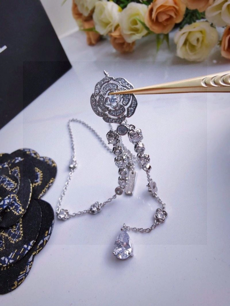 Top mirror Chanel Necklaces