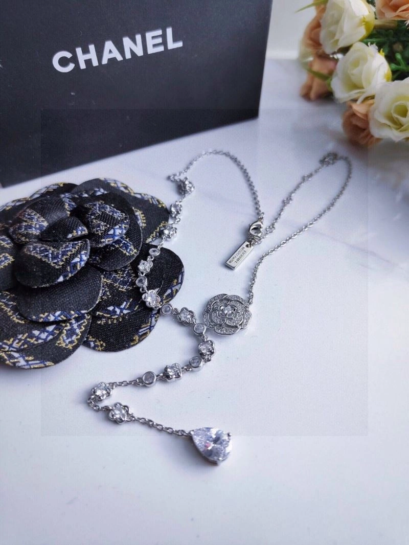 Top mirror Chanel Necklaces