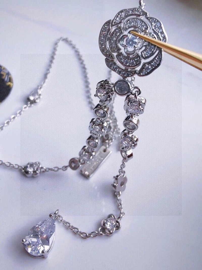 Top mirror Chanel Necklaces
