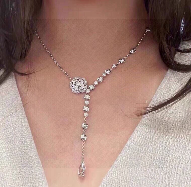 Top mirror Chanel Necklaces