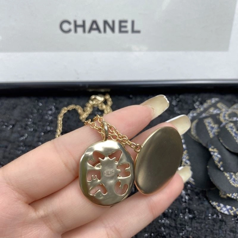 Bargain Chanel Necklaces