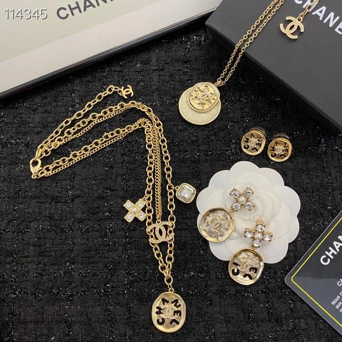 Bargain Chanel Necklaces