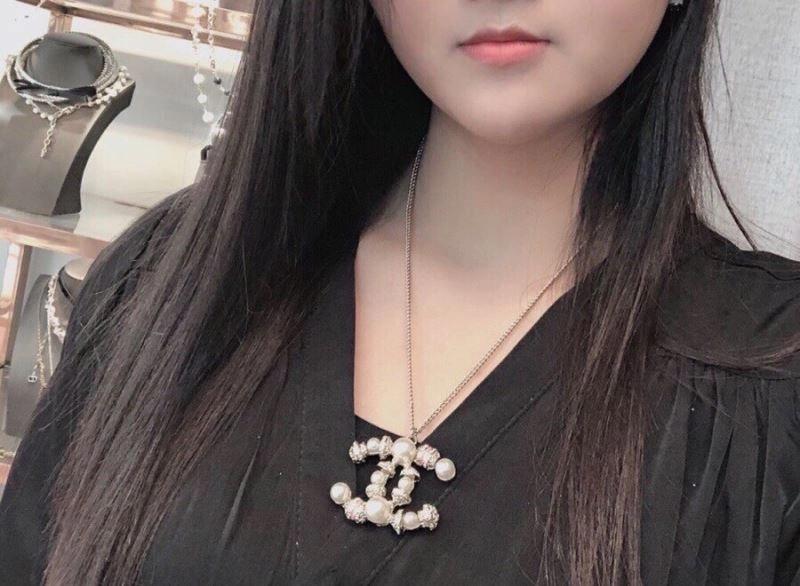 Cut-rate Chanel Necklaces