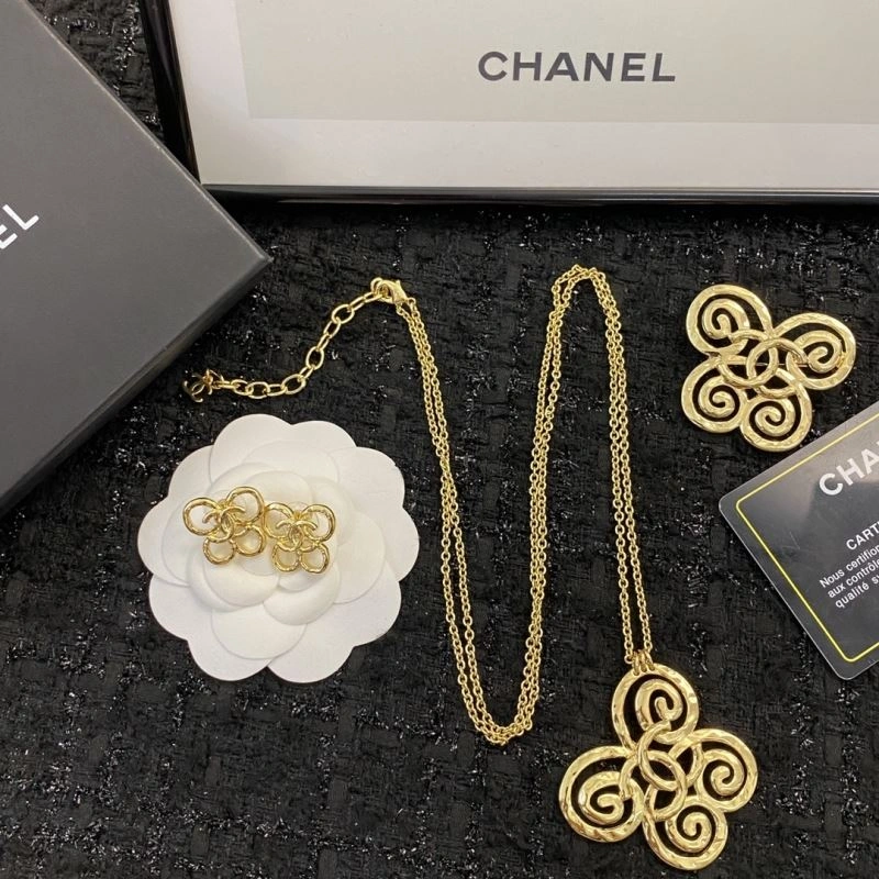 Value-priced Chanel Necklaces