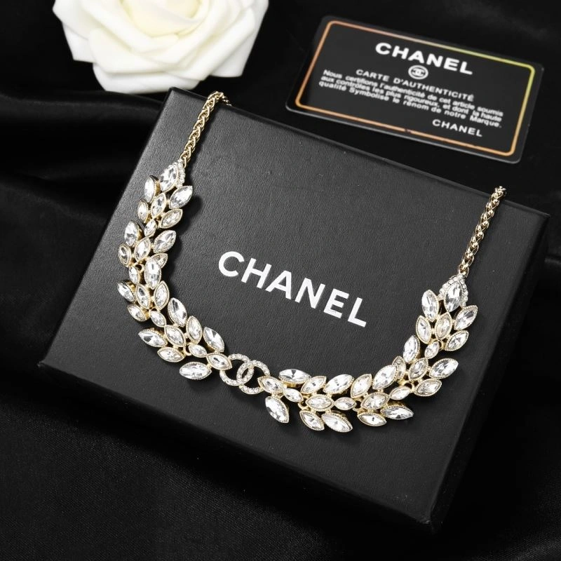 Top mirror Chanel Necklaces