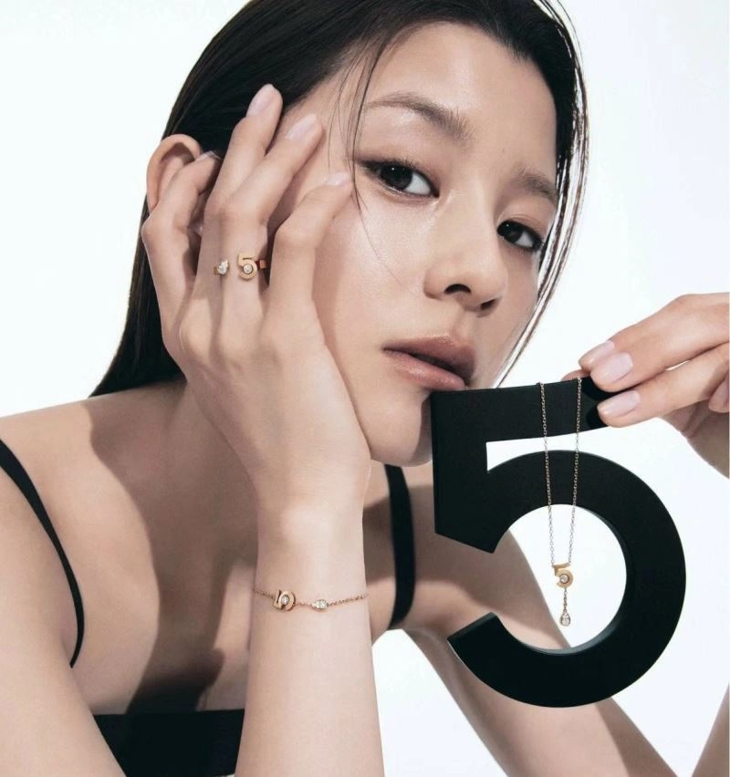 Bargain Chanel Necklaces
