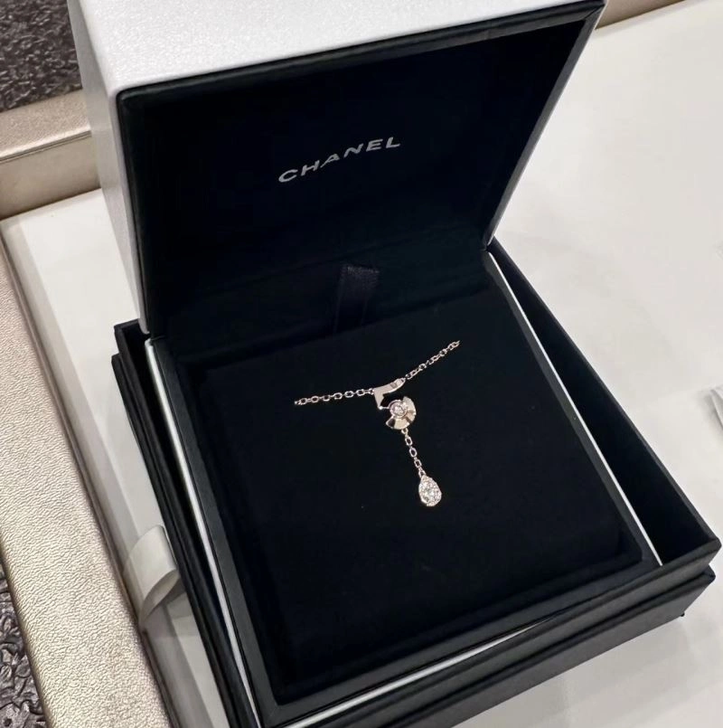 Bargain Chanel Necklaces