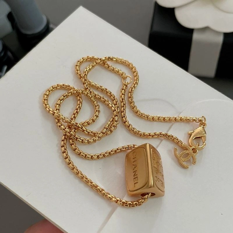 Bargain Chanel Necklaces