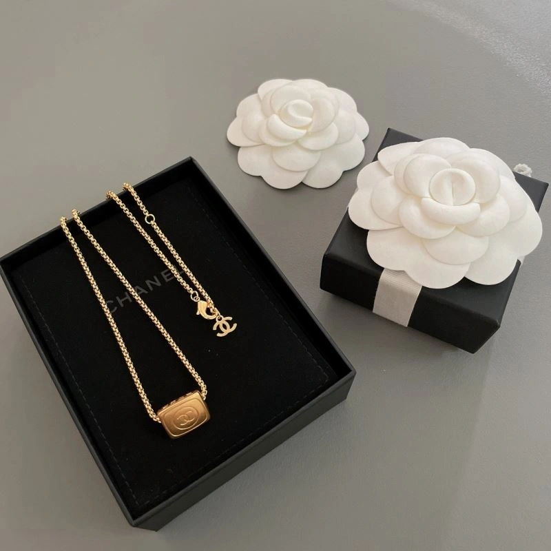 Bargain Chanel Necklaces