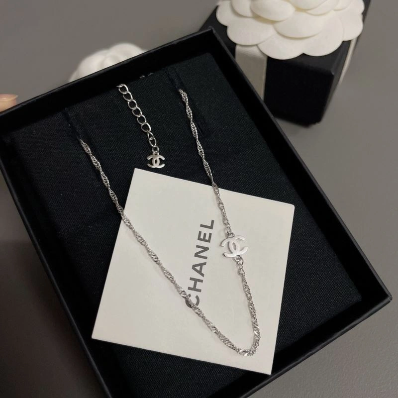 Top mirror Chanel Necklaces