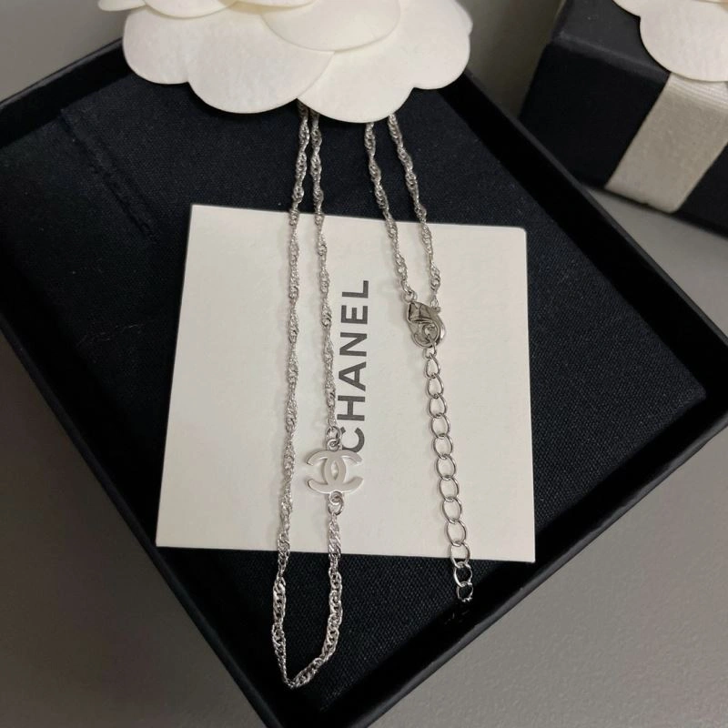 Top mirror Chanel Necklaces