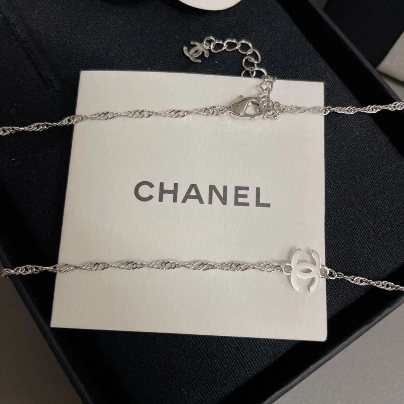 Top mirror Chanel Necklaces