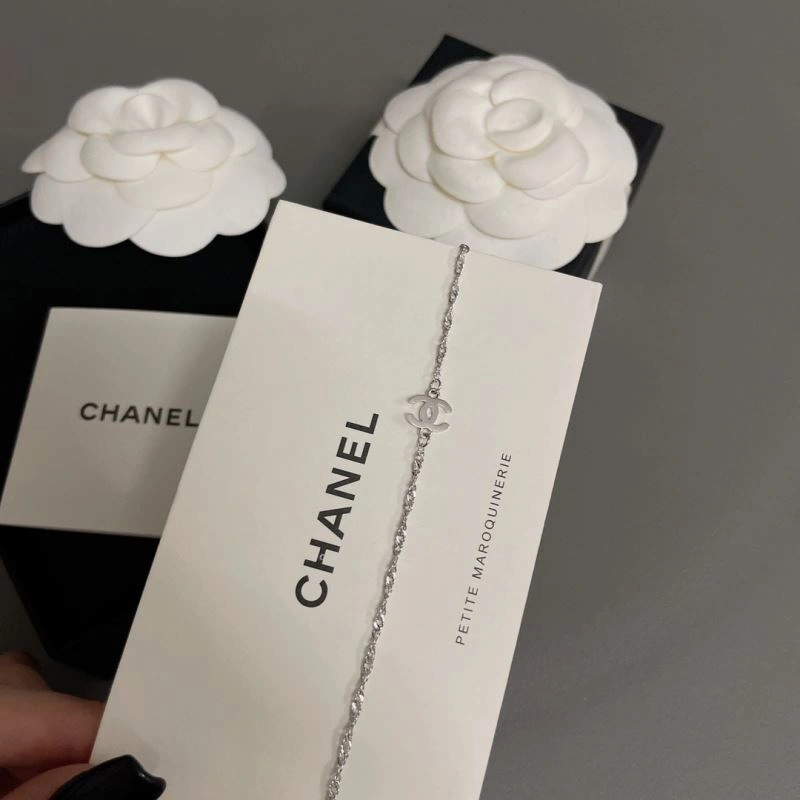 Top mirror Chanel Necklaces