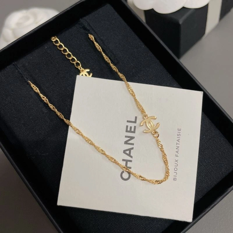 Top mirror Chanel Necklaces