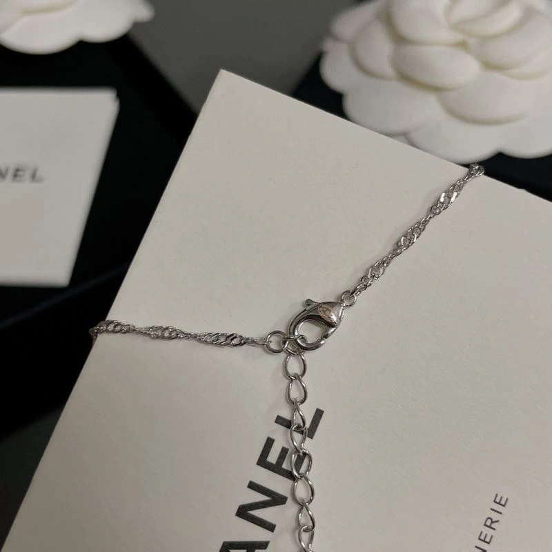 Top mirror Chanel Necklaces