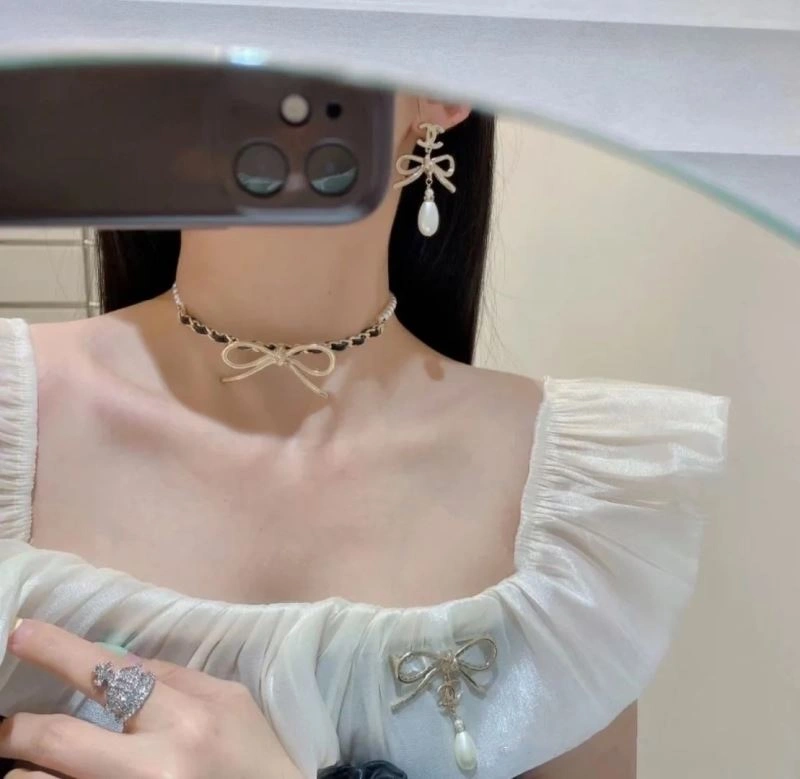 Top mirror Chanel Necklaces