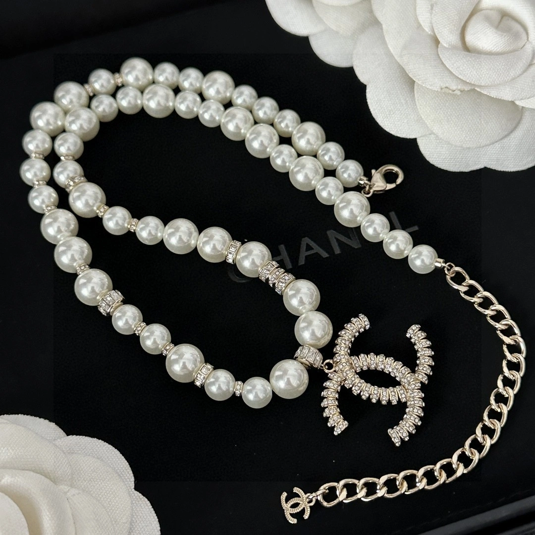 Top match Chanel Necklaces