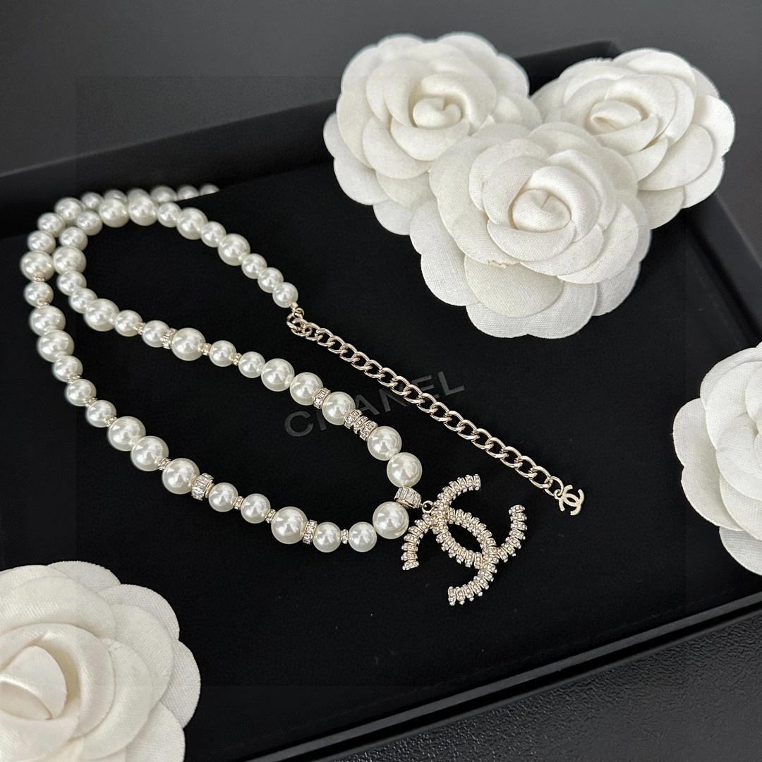 Top match Chanel Necklaces