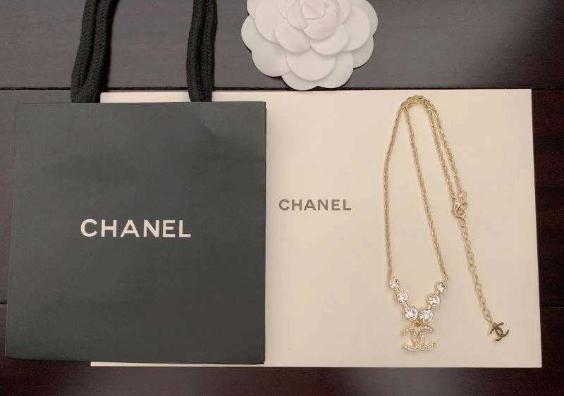Top match Chanel Necklaces