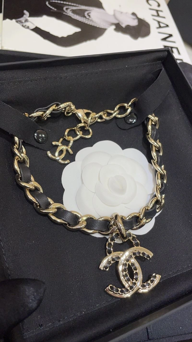 Top match Chanel Necklaces