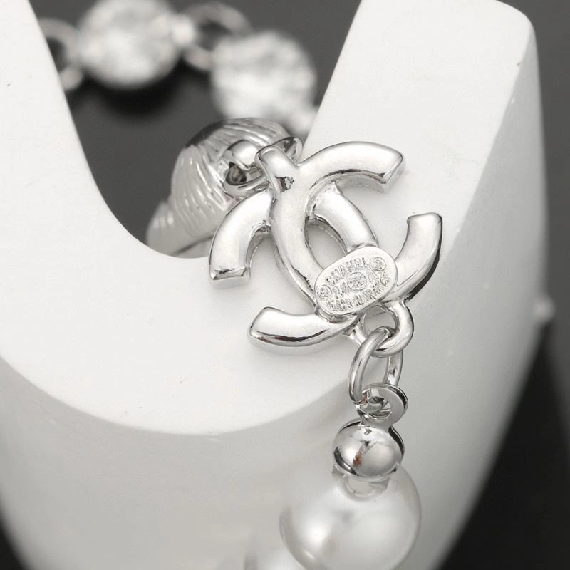 Top mirror Chanel Necklaces