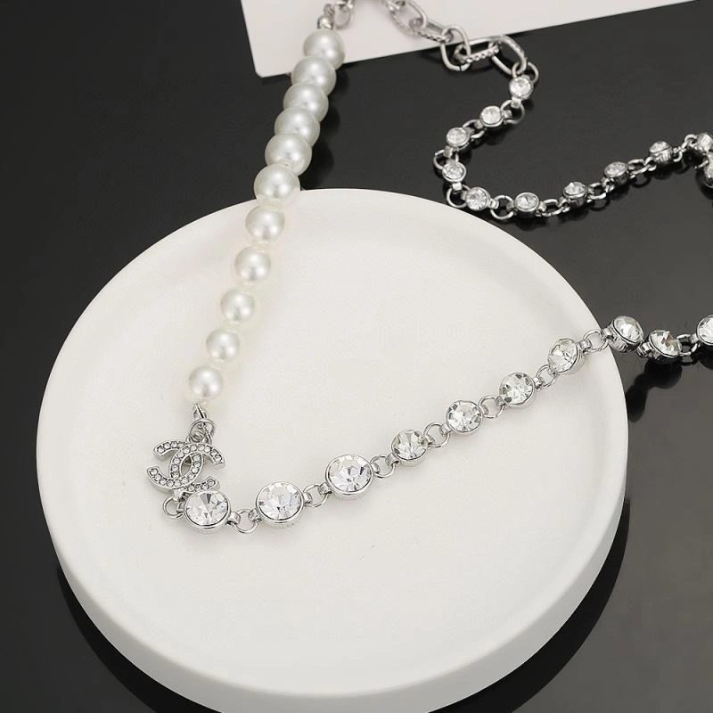 Top mirror Chanel Necklaces