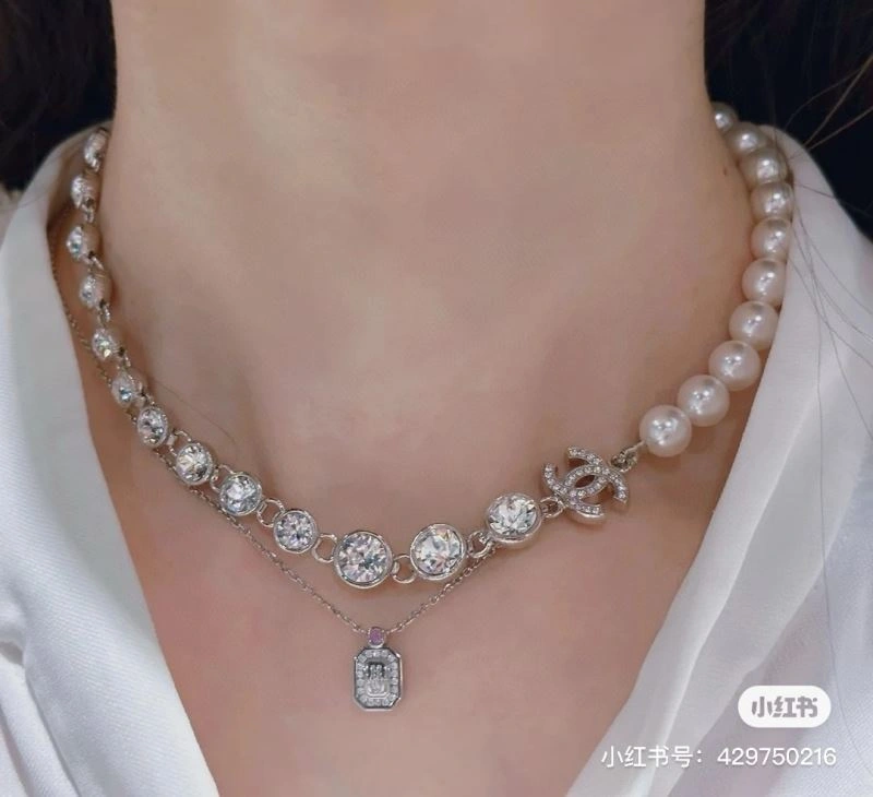 Top mirror Chanel Necklaces